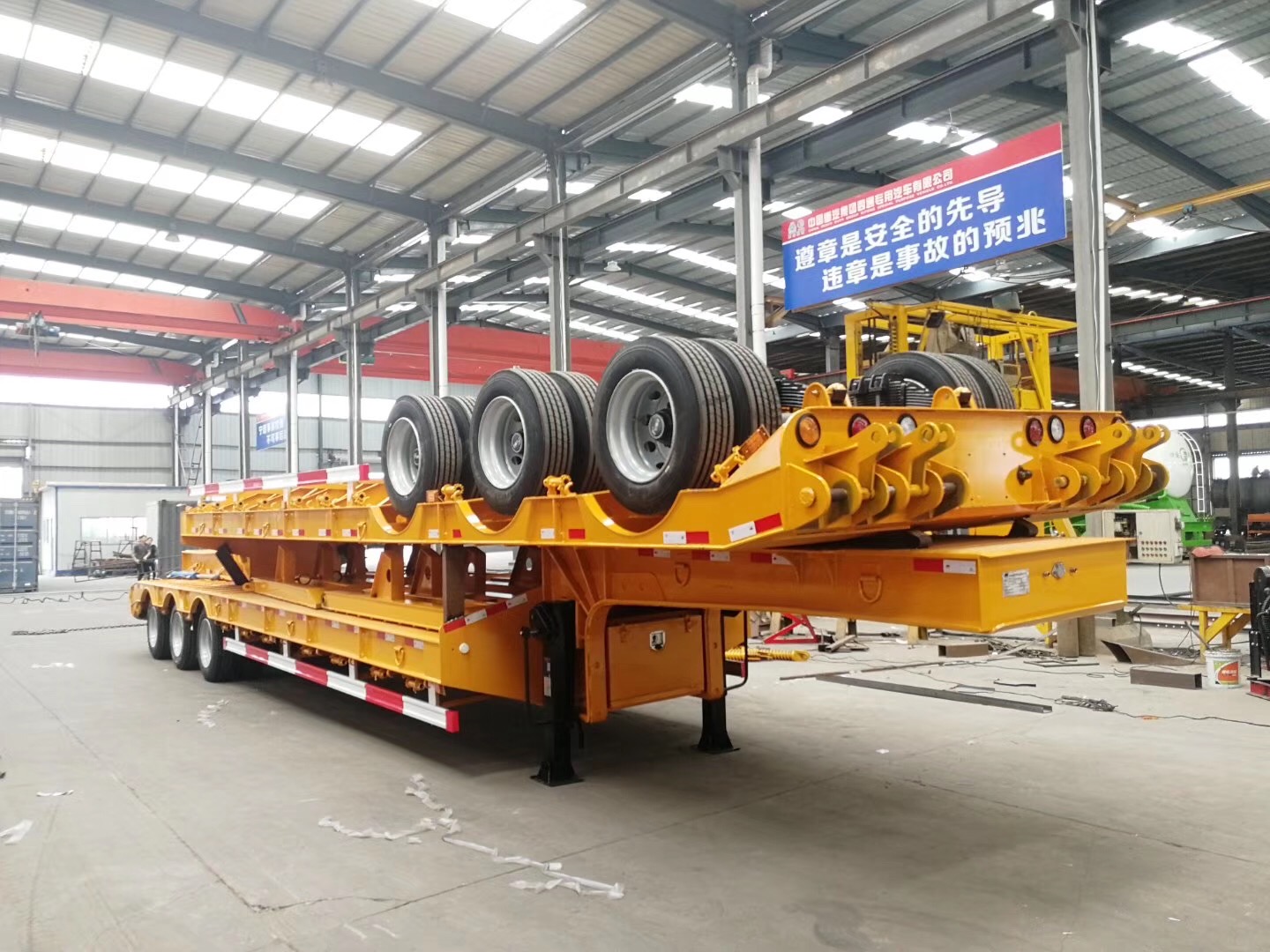 Yellow Single Axle Gooseneck Transport Low Bed Semi Trailer from China ...